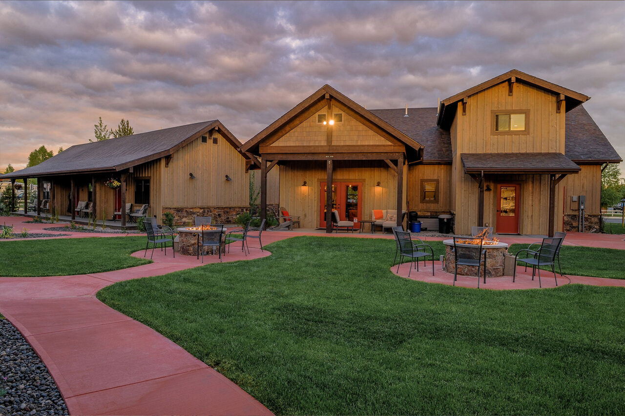 ROOMS | Golden Stone Inn